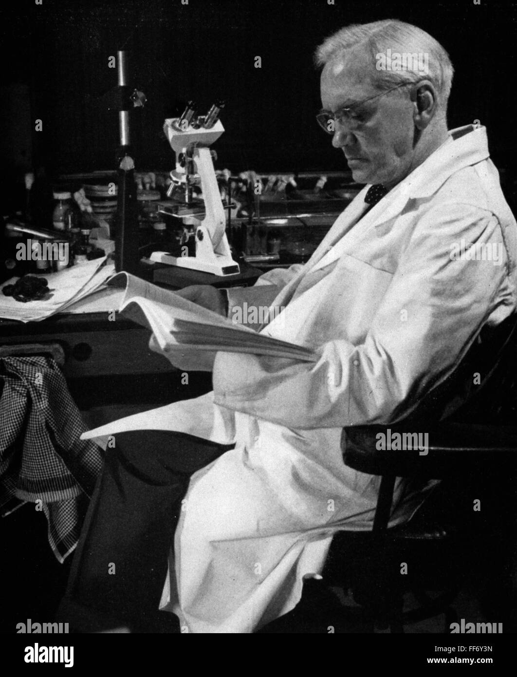 SIR ALEXANDER FLEMING /n(1881-1955). Scottish bacteriologist ...