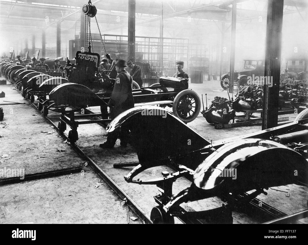 AUTOMOBILE MANUFACTURING. /nAn American auto assembly line, c1910 Stock ...