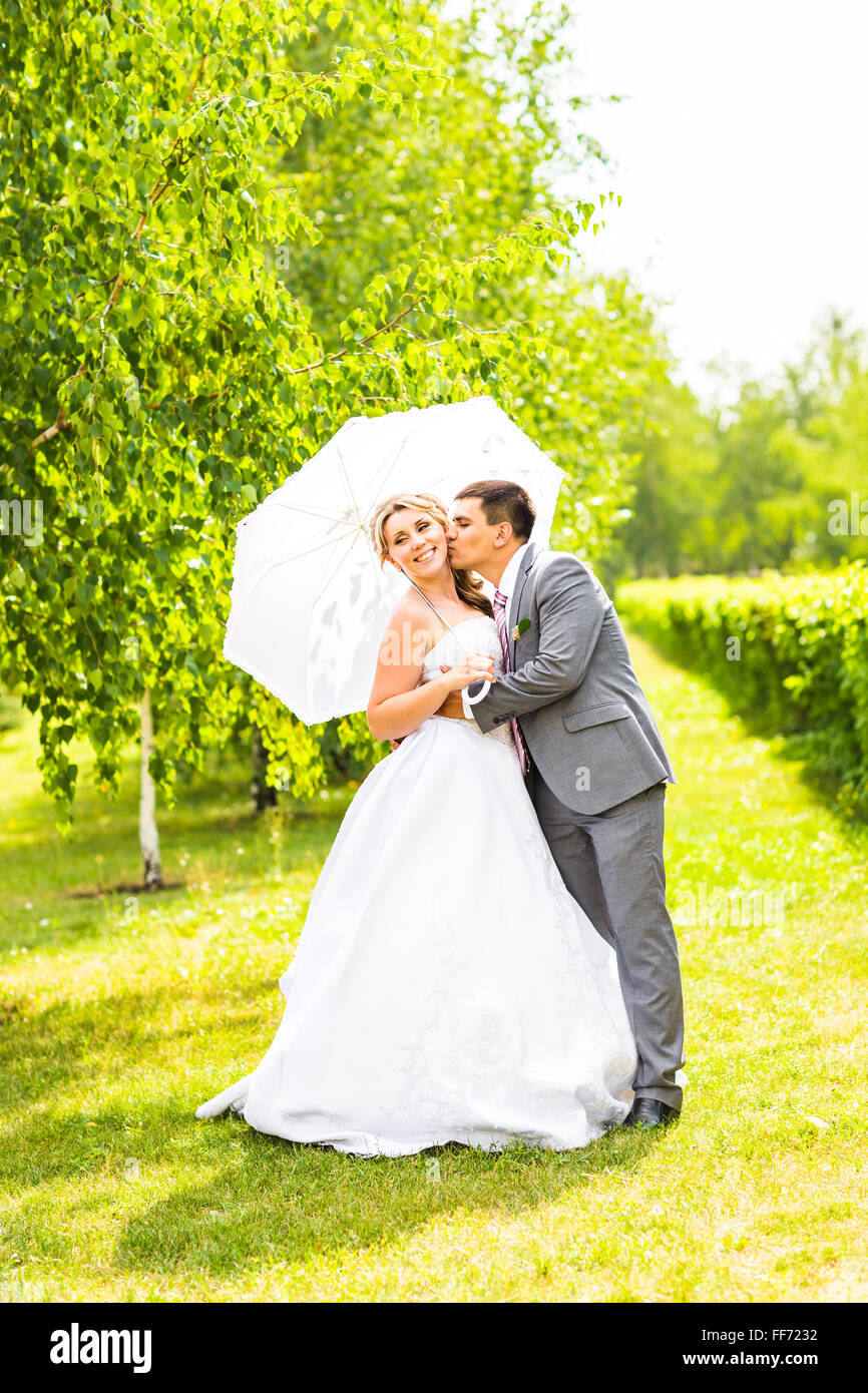 Wedding, Beautiful Romantic Bride and Groom Kissing and Embracing Stock ...