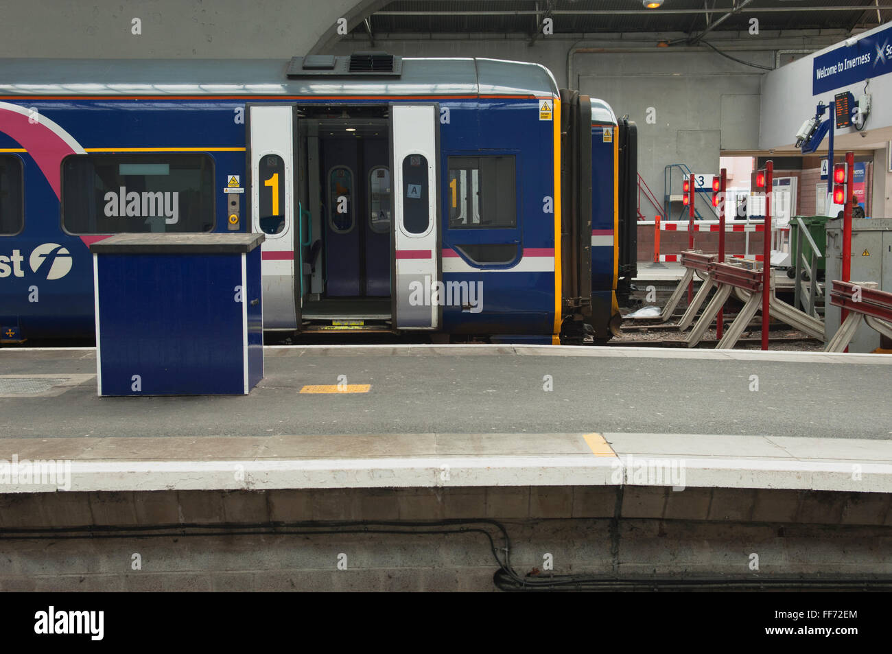 Inverness train station hi-res stock photography and images - Alamy