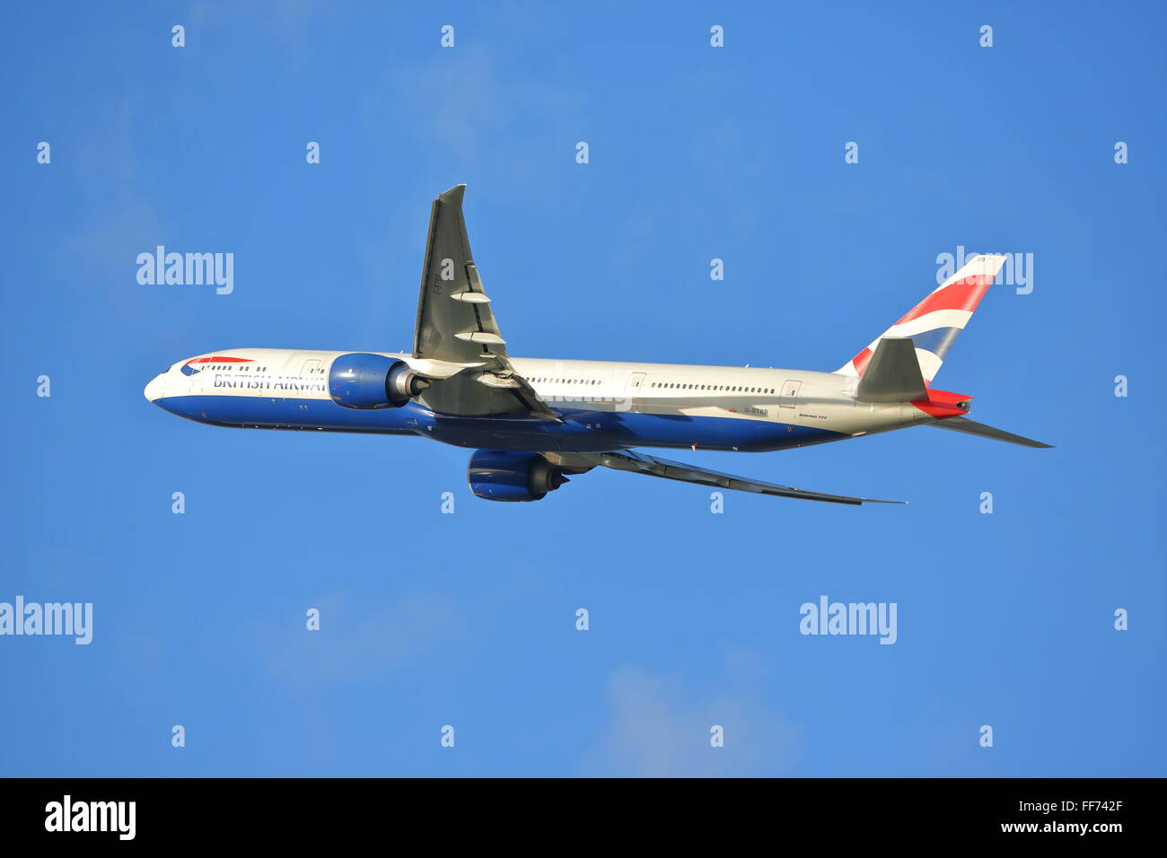 British airways boeing 777 take off hi-res stock photography and images ...