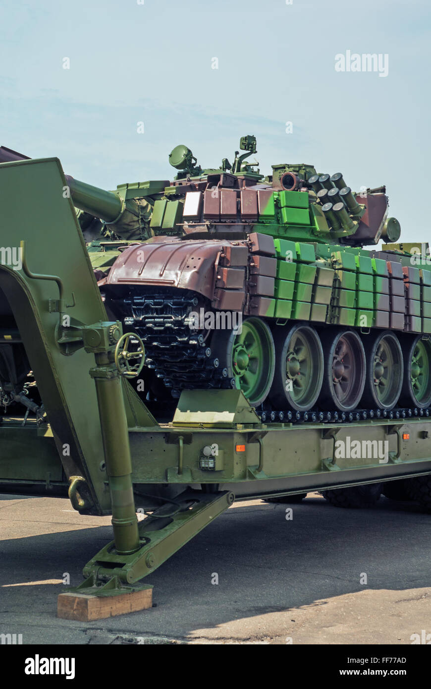 Semi truck army tank hi-res stock photography and images - Alamy
