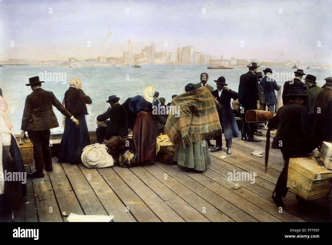 New immigrants in the 1900s hi-res stock photography and images - Alamy