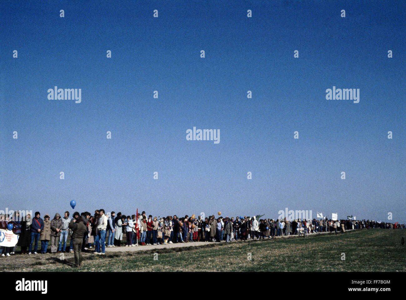 Atomic movements hi-res stock photography and images - Alamy