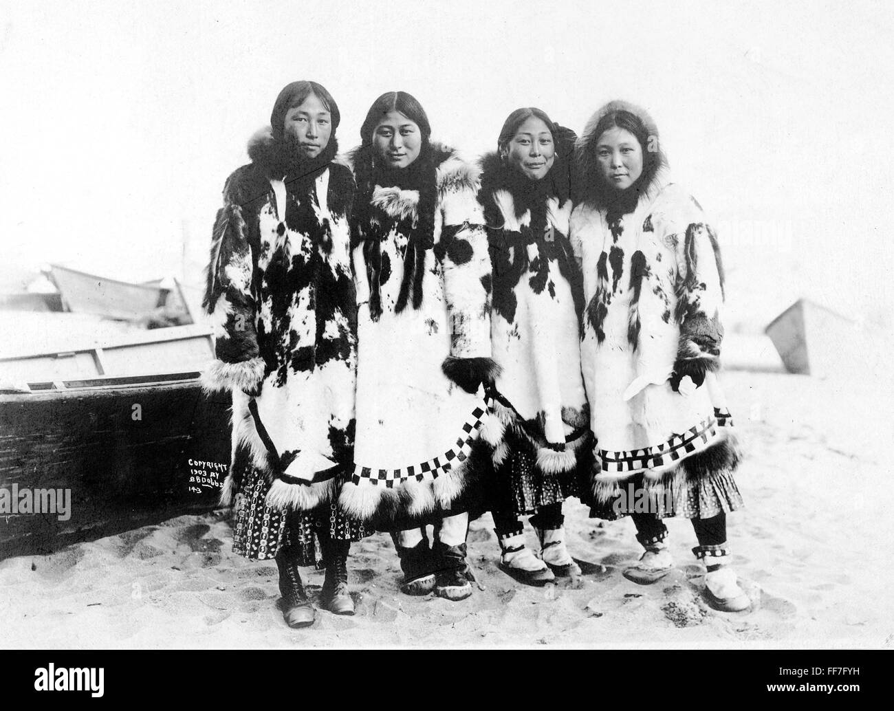 ESKIMO WOMEN /nin Alaska, c. 1903 Stock Photo - Alamy