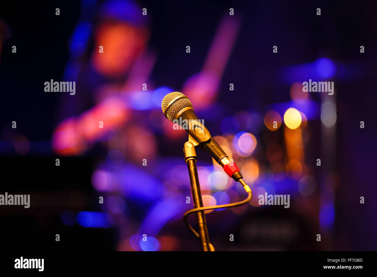 Microphone close up in a smoke during a concert Stock Photo - Alamy