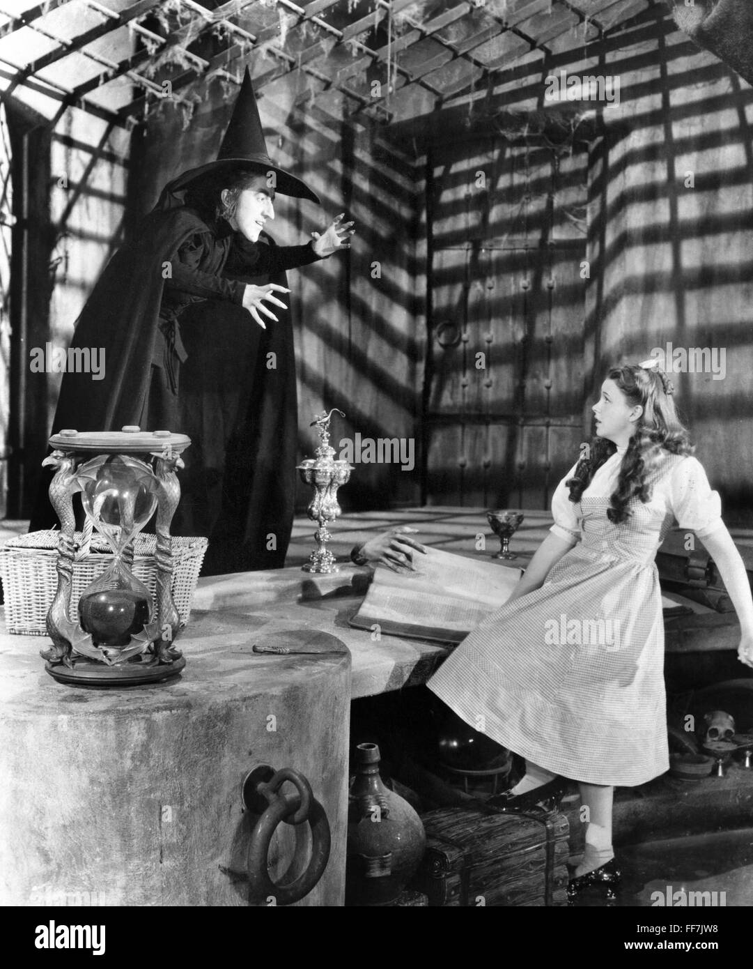 Wizard of oz hi-res stock photography and images - Alamy