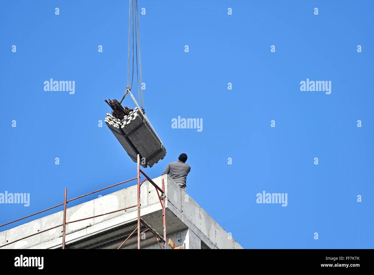 Crane lift hi-res stock photography and images - Alamy