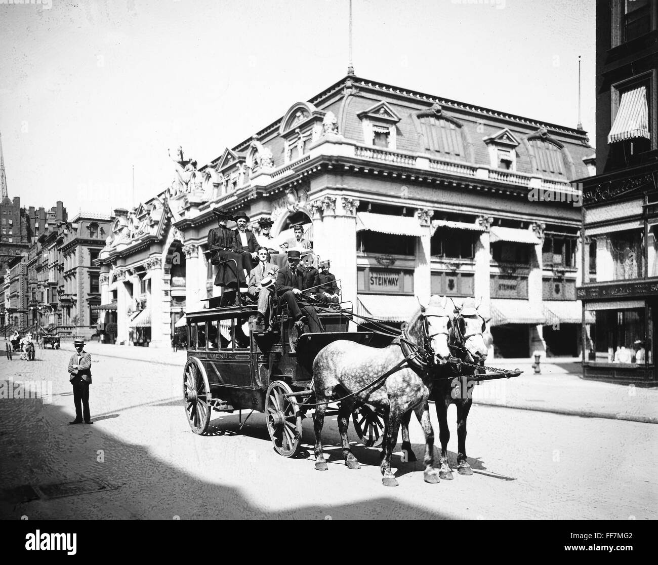 NEW YORK: FIFTH AVENUE. /nA Fifth Avenue stage, c1905 Stock Photo - Alamy