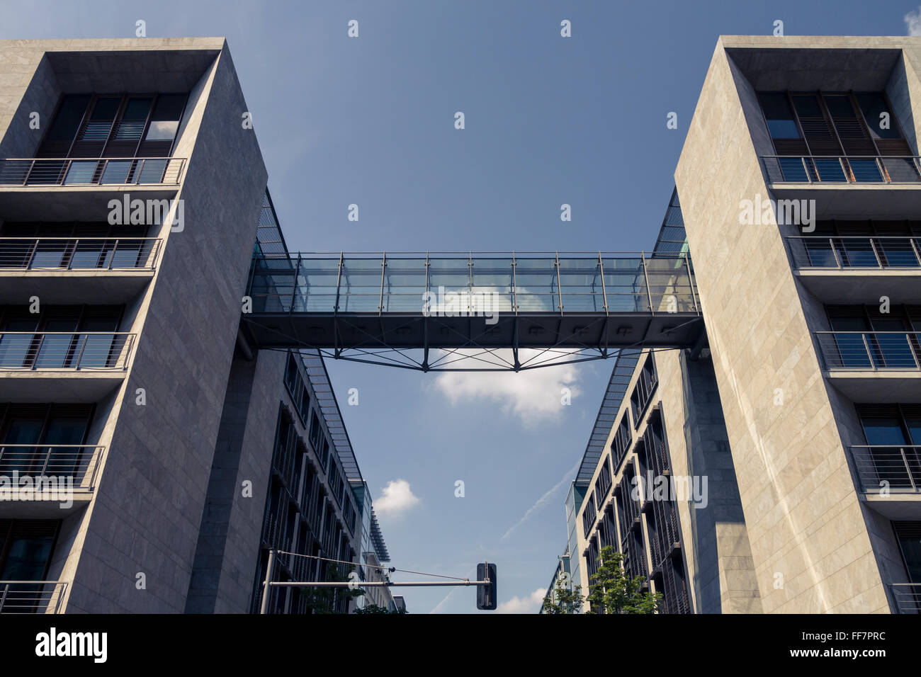 Office buildings connected bridge hi-res stock photography and images ...