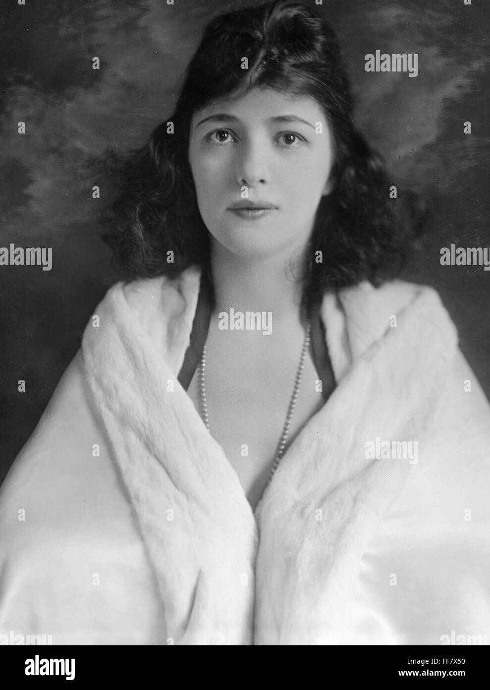 EVELYN NESBIT (1885-1967). /nAmerican showgirl. Undated photograph ...