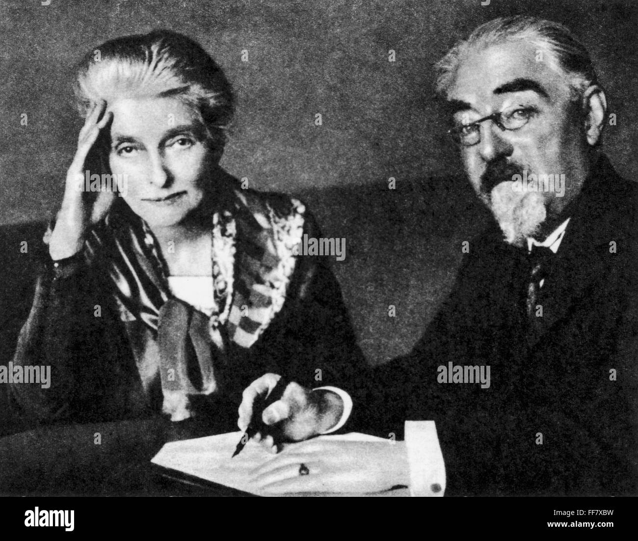 Beatrice potter sidney webb hi-res stock photography and images - Alamy