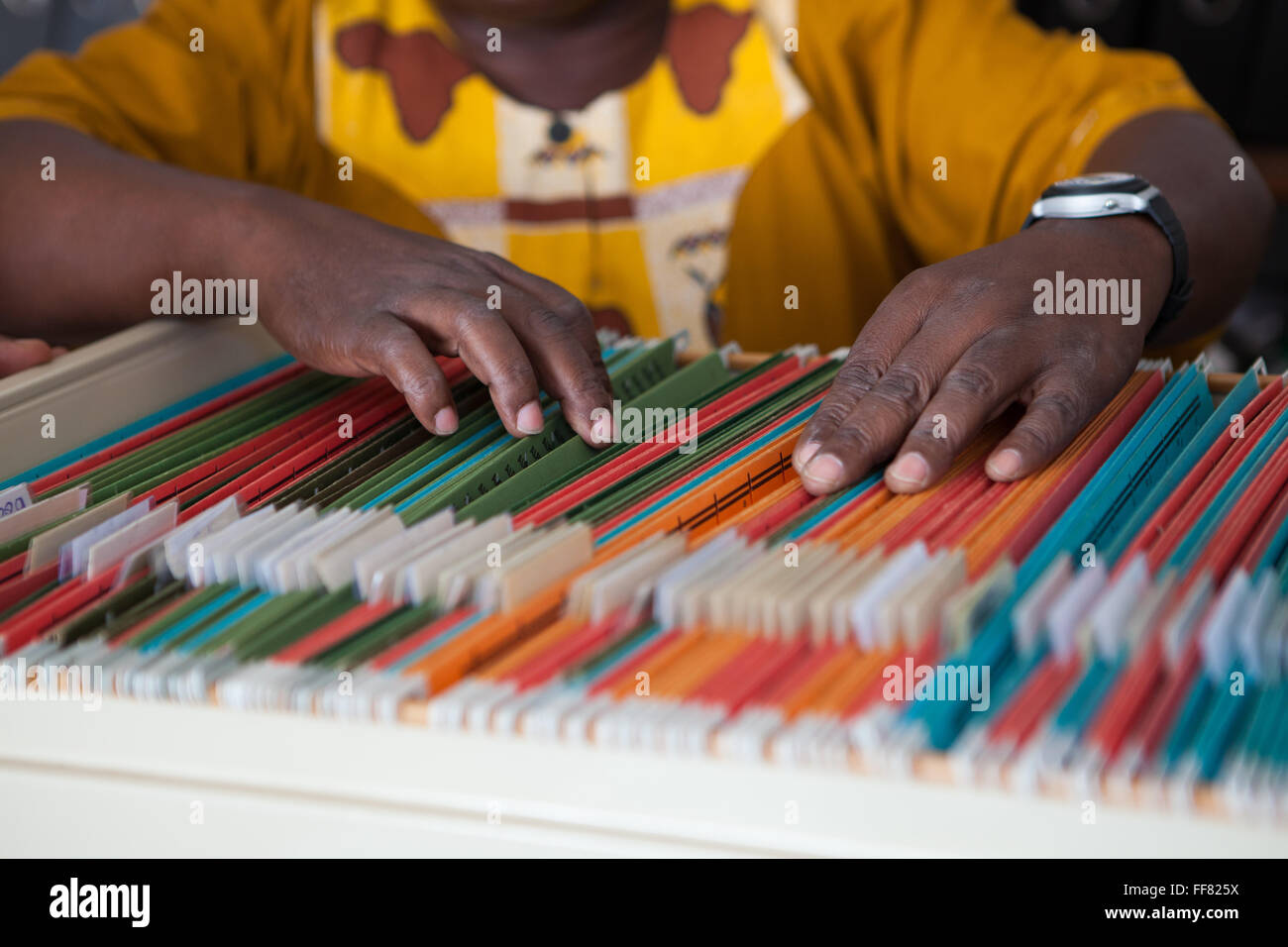 Hands looking for a file in a hospital filing cabinet Stock Photo - Alamy