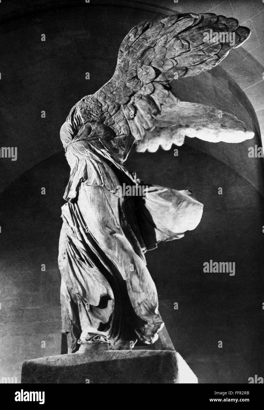 Winged victory nike samothrace louvre Black and White Stock Photos ...