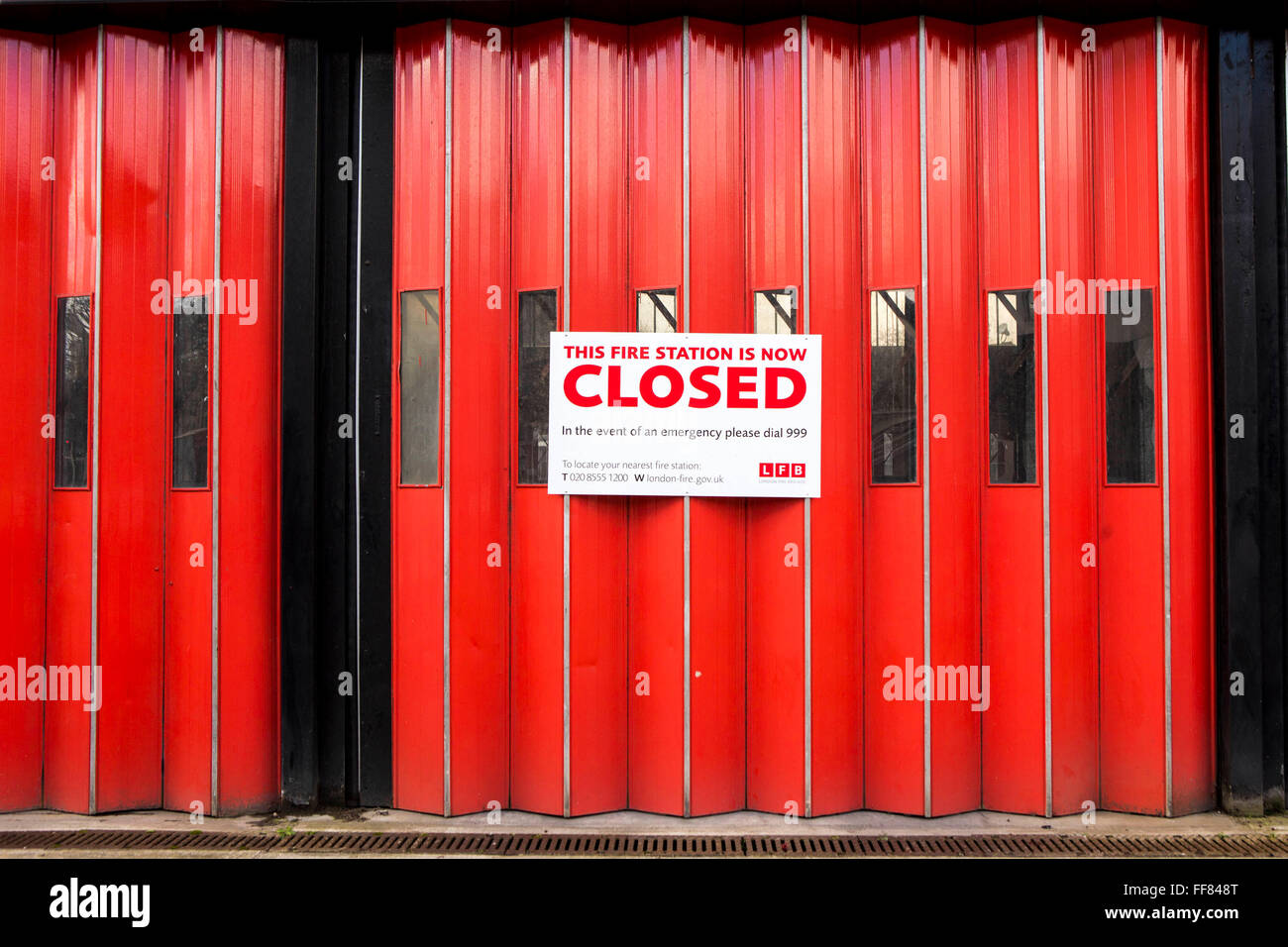 Station closed sign hi-res stock photography and images - Alamy