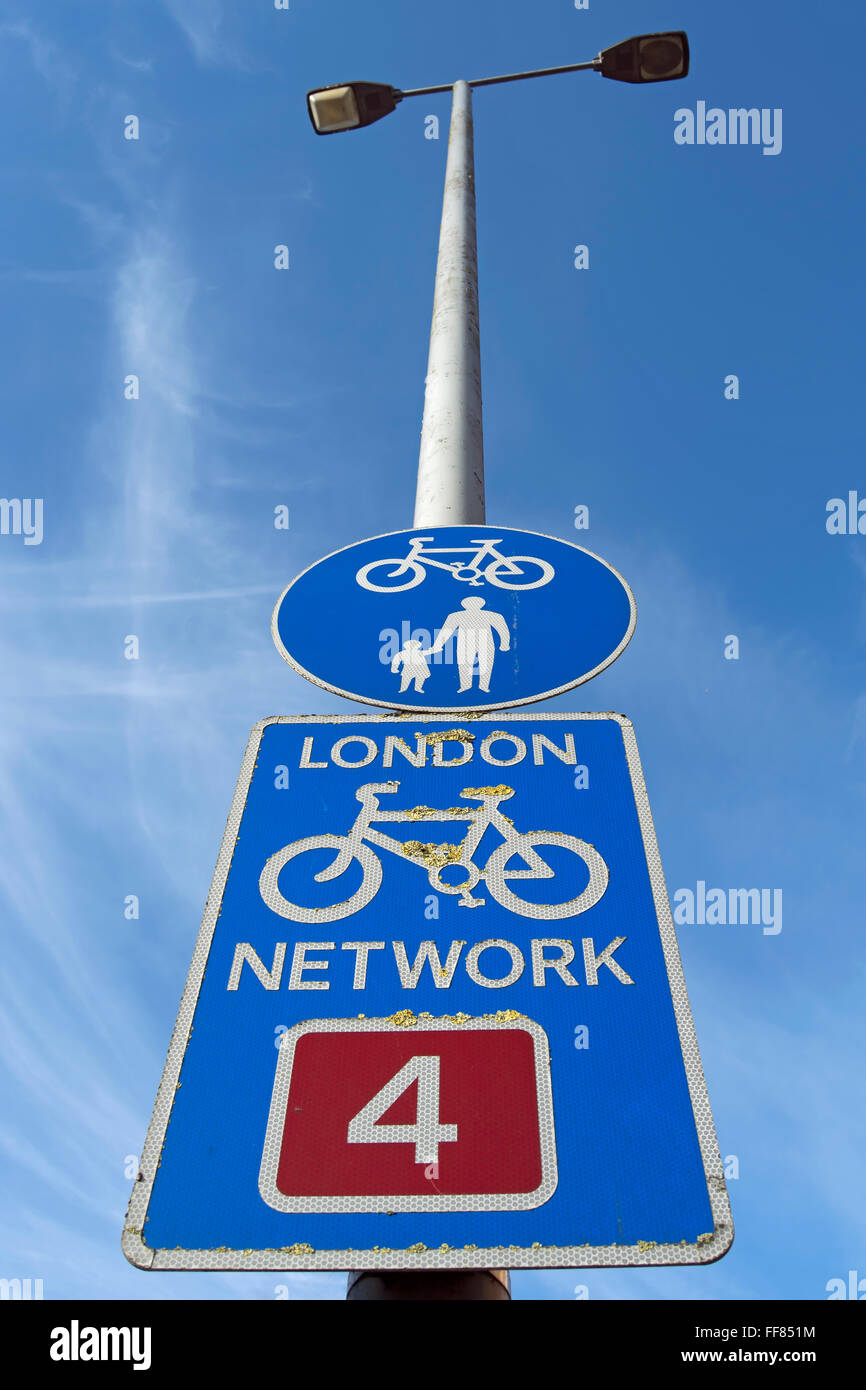 London england cycle route path blue hi-res stock photography and ...