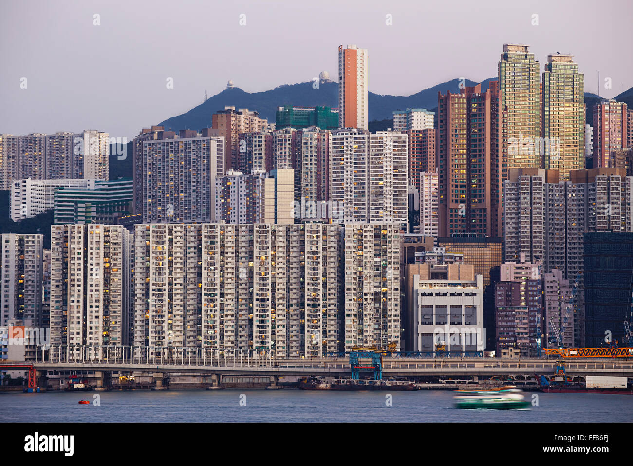 Cityscape crowded hi-res stock photography and images - Alamy