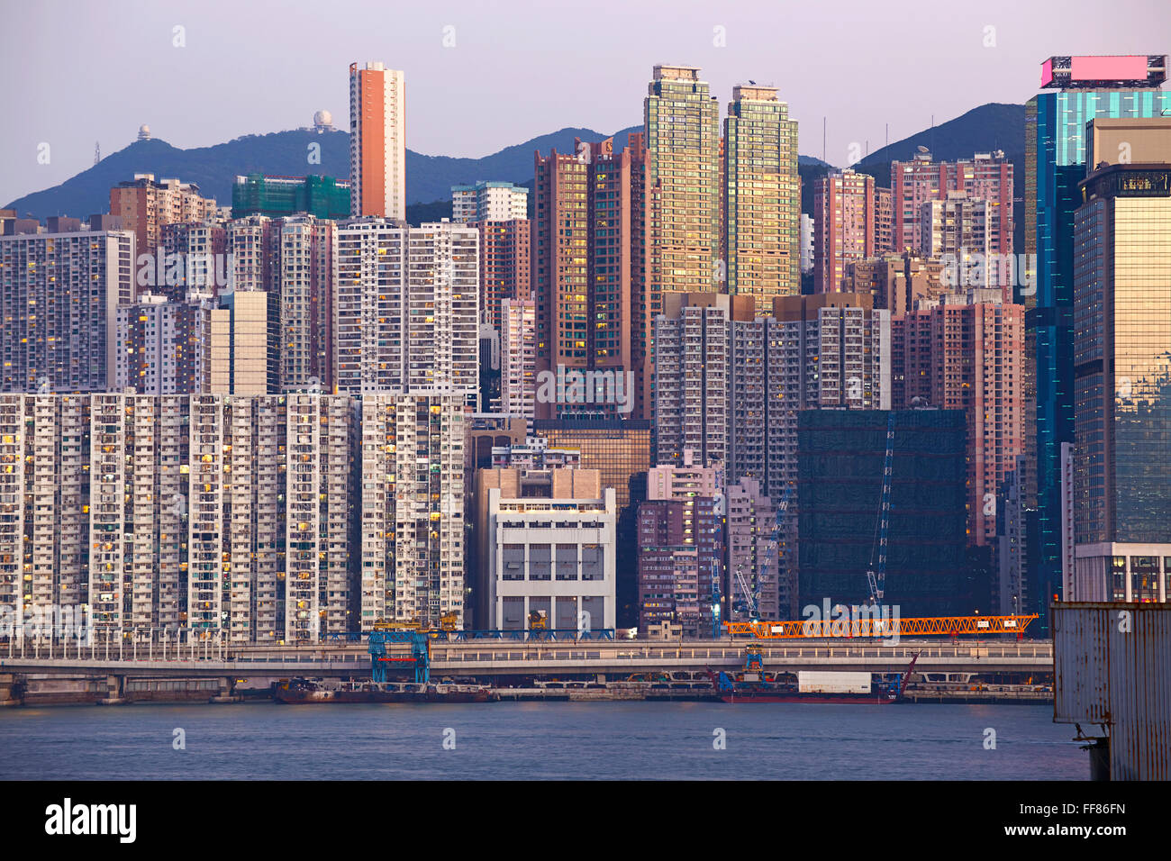 Crowded building hi-res stock photography and images - Alamy