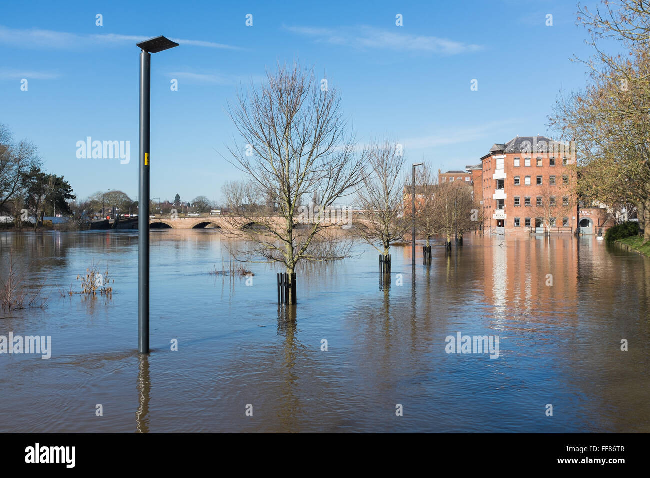 Flooding on the River Severn in the centre of Worcester Stock Photo - Alamy