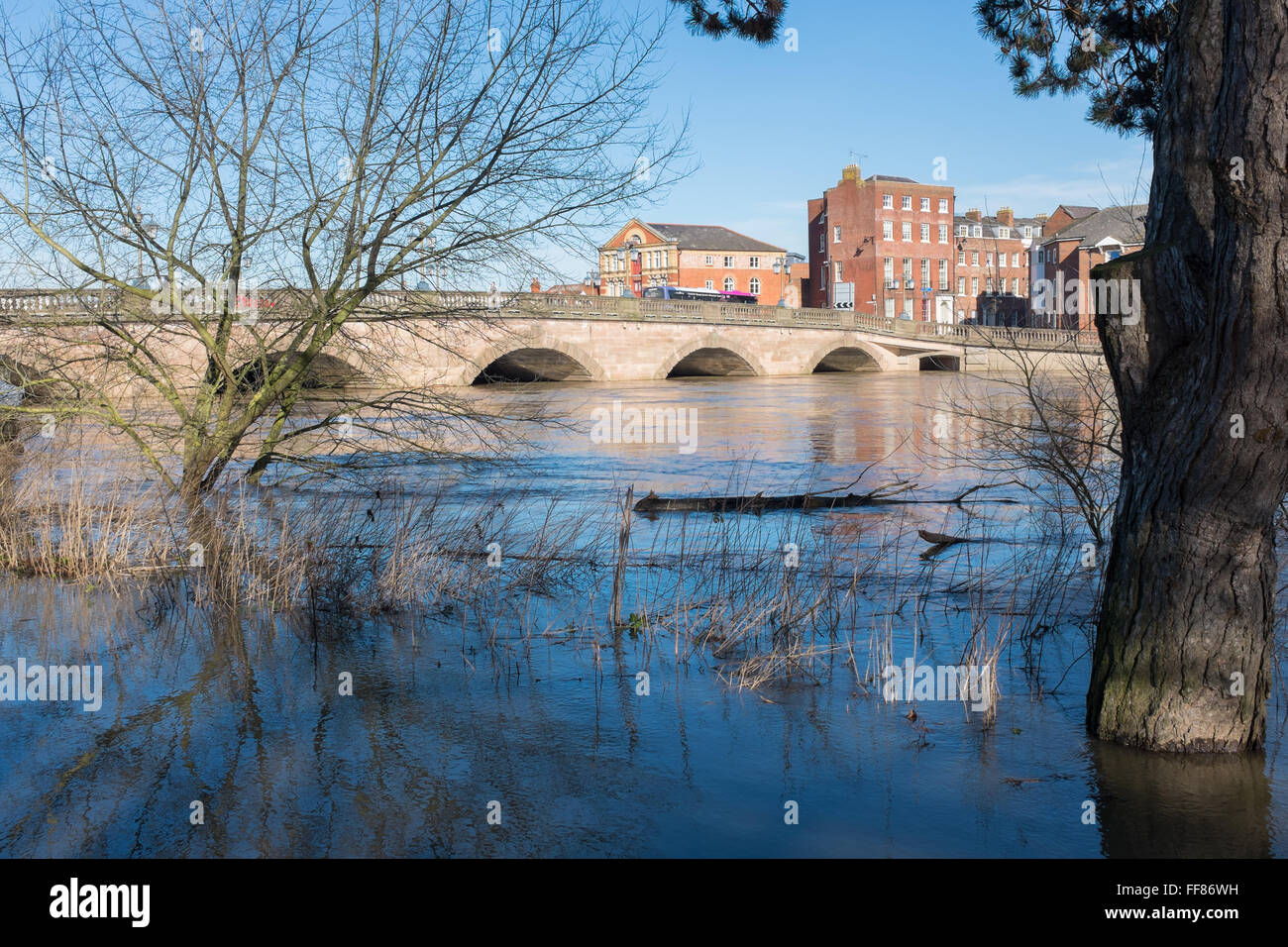 Flooding on the River Severn in the centre of Worcester Stock Photo - Alamy