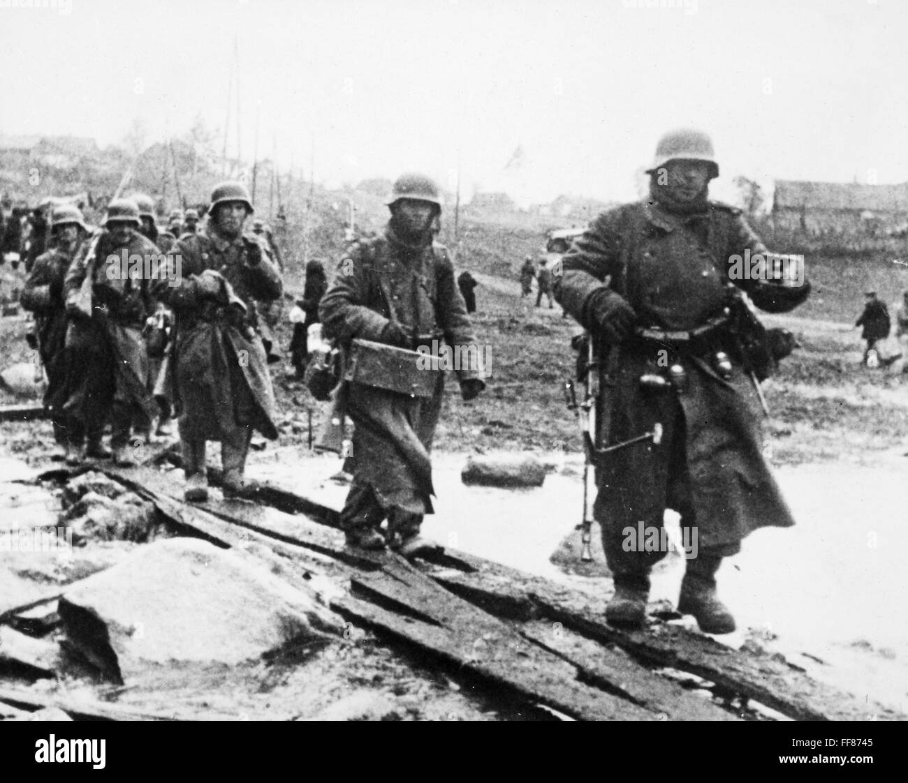 WORLD WAR II: NAZI SOLDIERS. /nGerman soldiers eating as they march ...