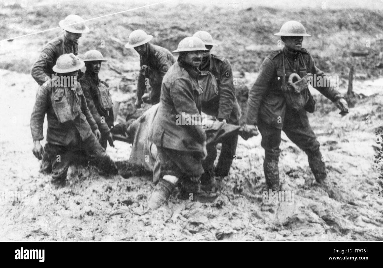 WORLD WAR I: BATTLEFIELD. /nBritish stretcher bearers carrying a ...