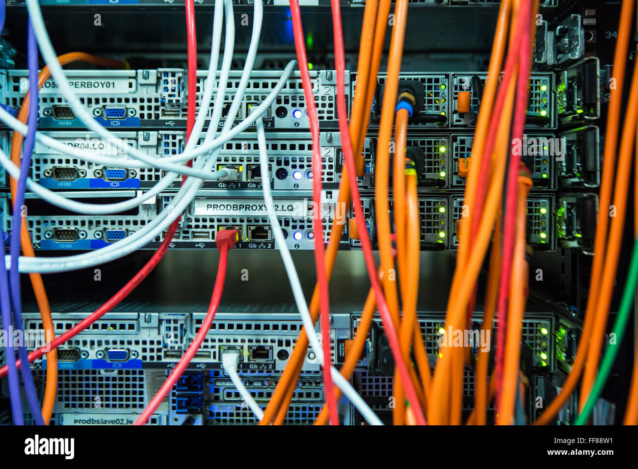 Server mess wires confusion hi-res stock photography and images - Alamy