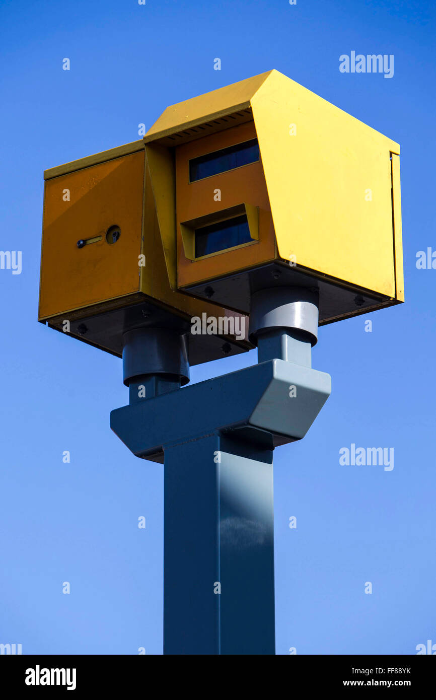 Pointing cameras hi-res stock photography and images - Alamy