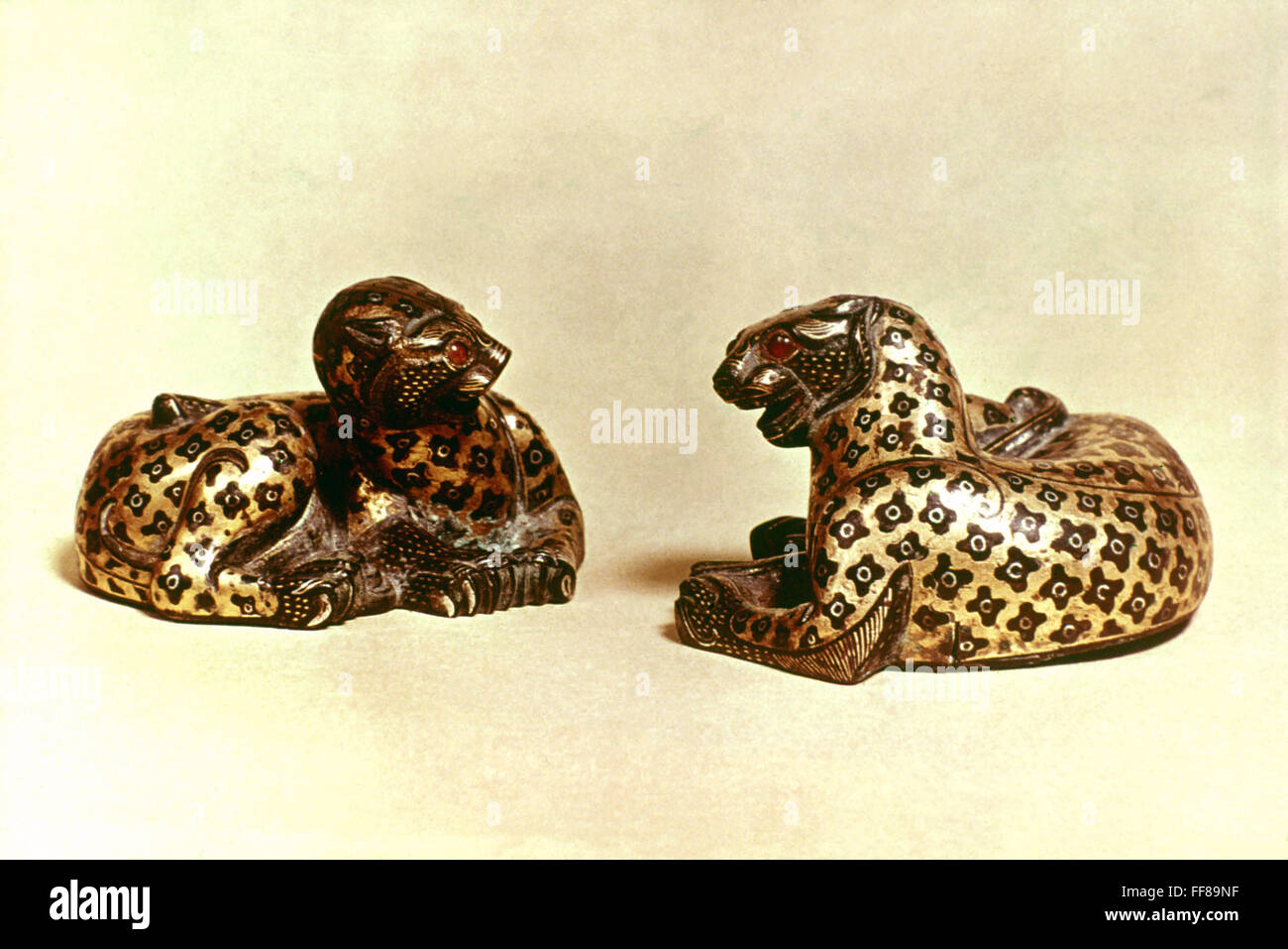 Chinese bronze figure hi-res stock photography and images - Alamy