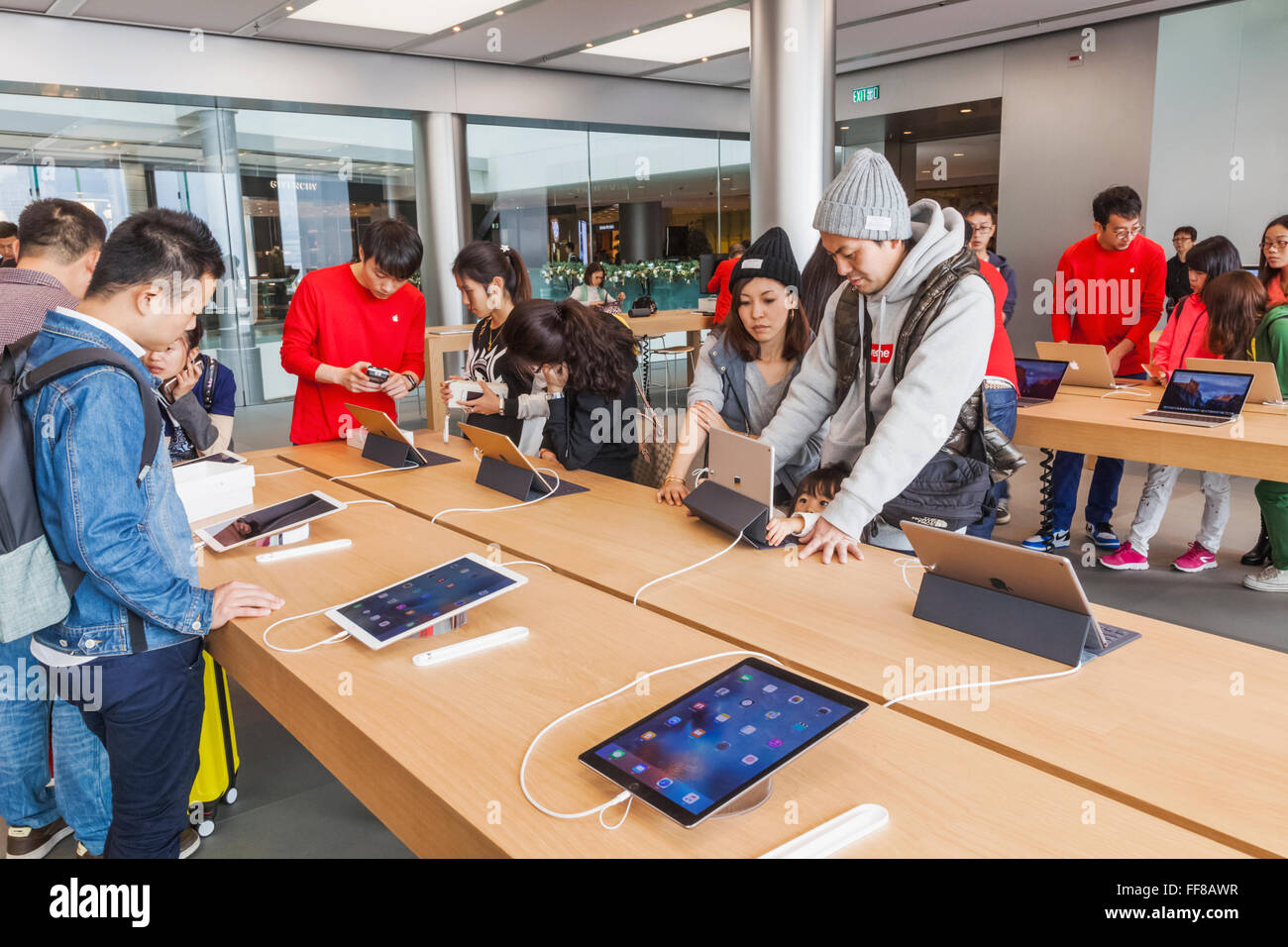 China, Hong Kong, Central, IFC Shopping Mall, Apple Store Customers ...