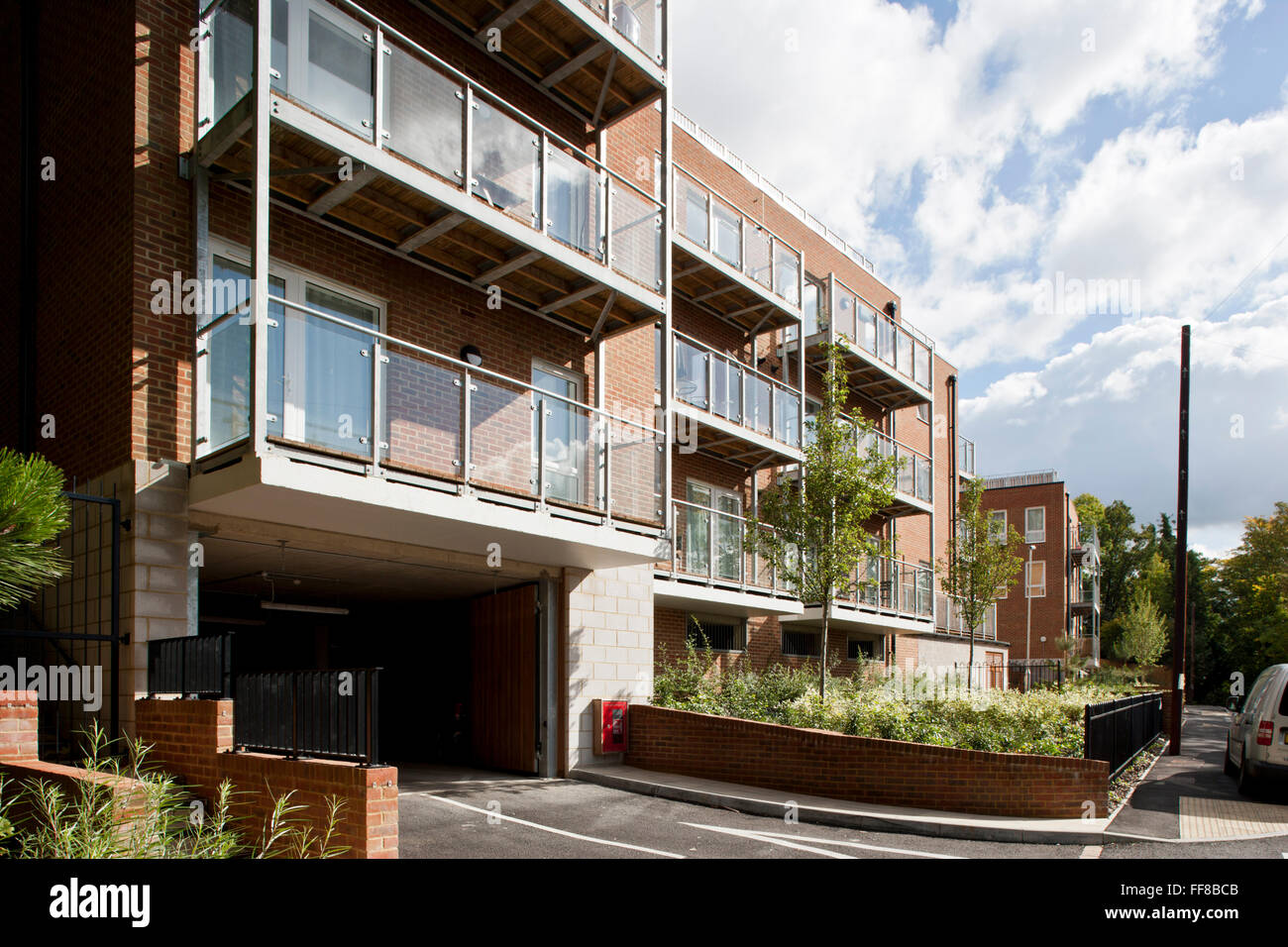 Apartment block hi-res stock photography and images - Alamy