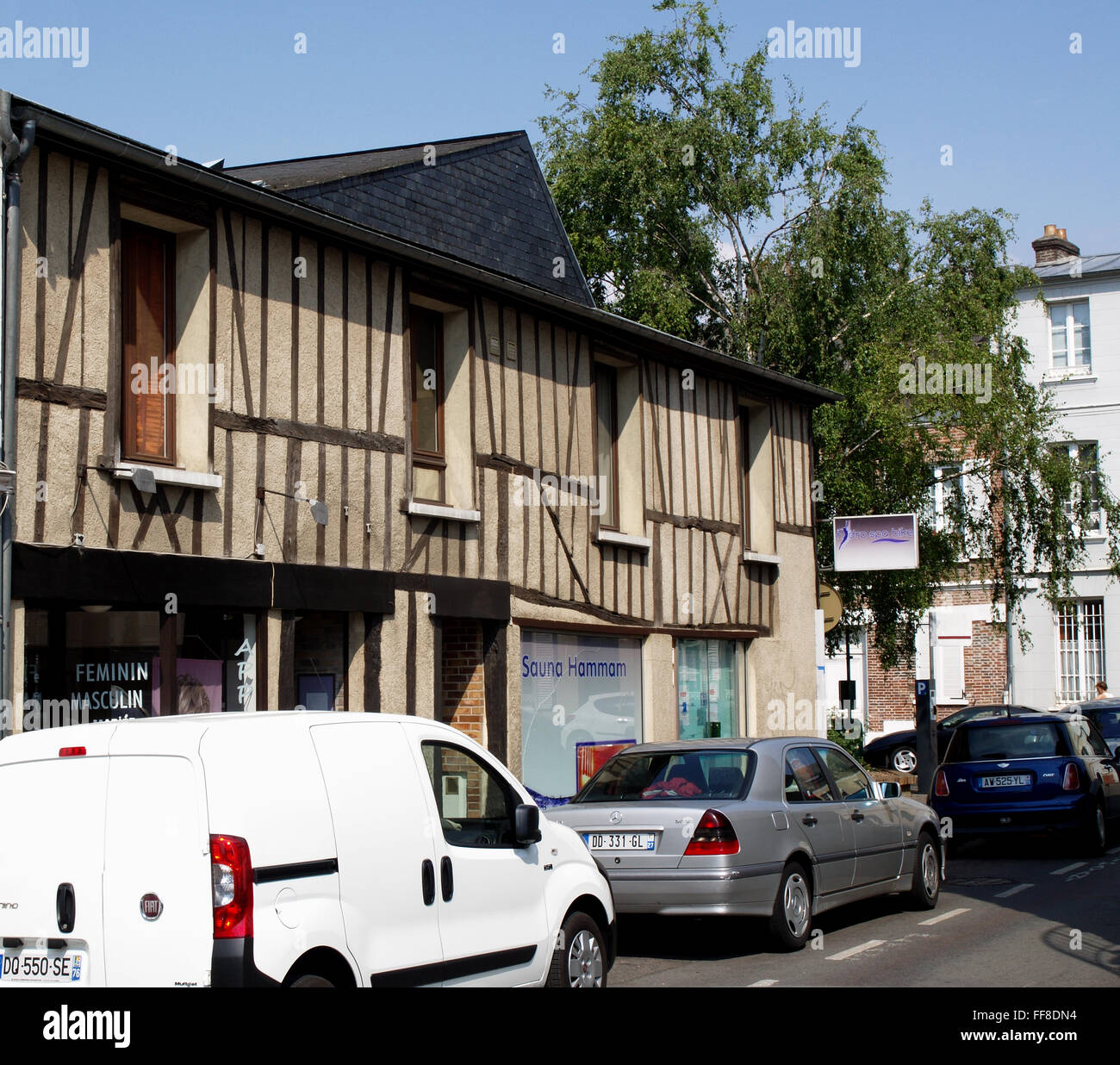 Shops and vehicles at Rue de la Vieille Gabelle, 27000 Évreux, France ...