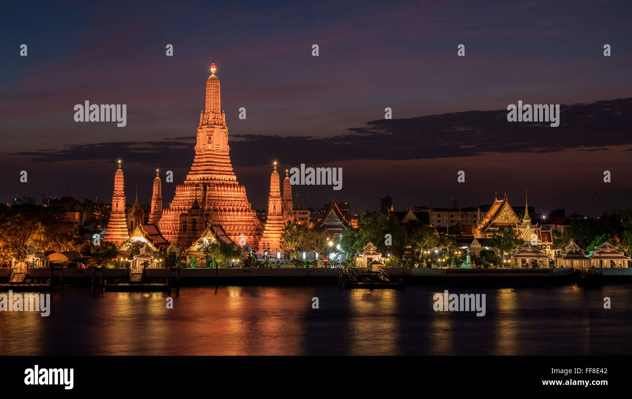 Wat Arun Temple in sunset at bangkok Thailand Stock Photo - Alamy