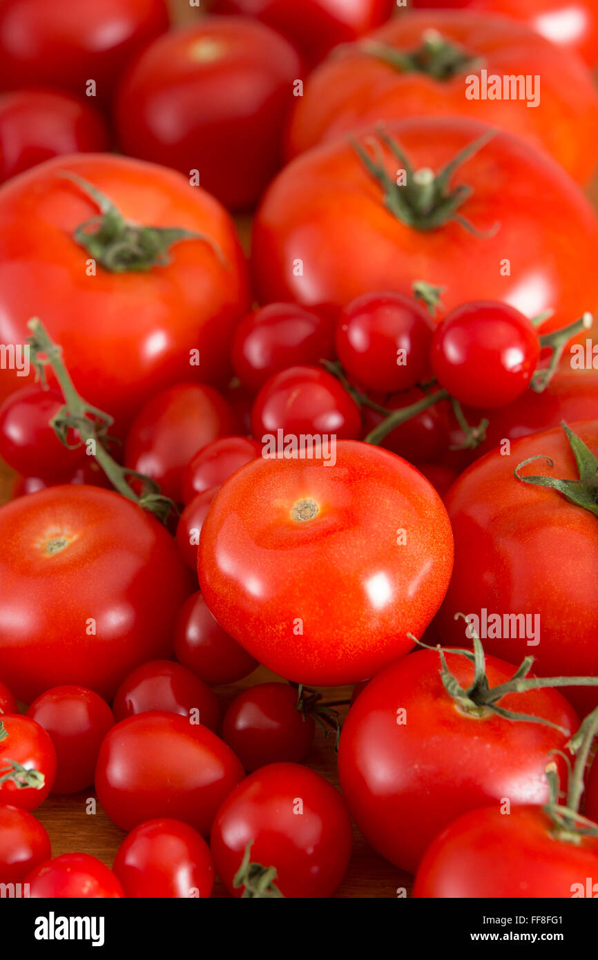Delicious fresh red tomatoes of different colours Stock Photo - Alamy