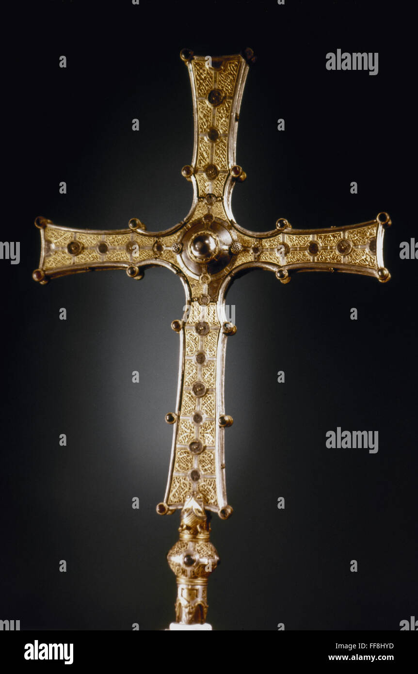 BRONZE CROSS, 12th C. /nBronze reliquary cross of Cong, Ireland, 12th ...