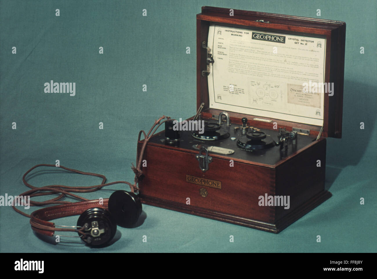 Vintage radio set hi-res stock photography and images - Alamy