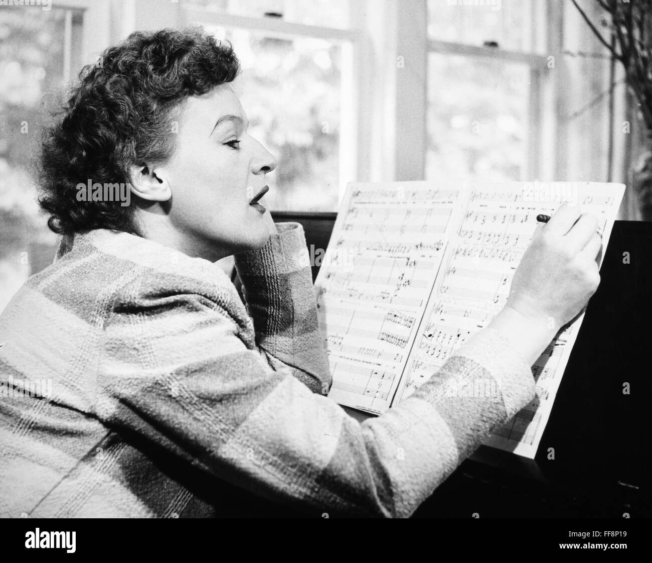 ANNA RUSSELL (1911-2006). /nNΘe Claudia Anna Russell Brown. English ...