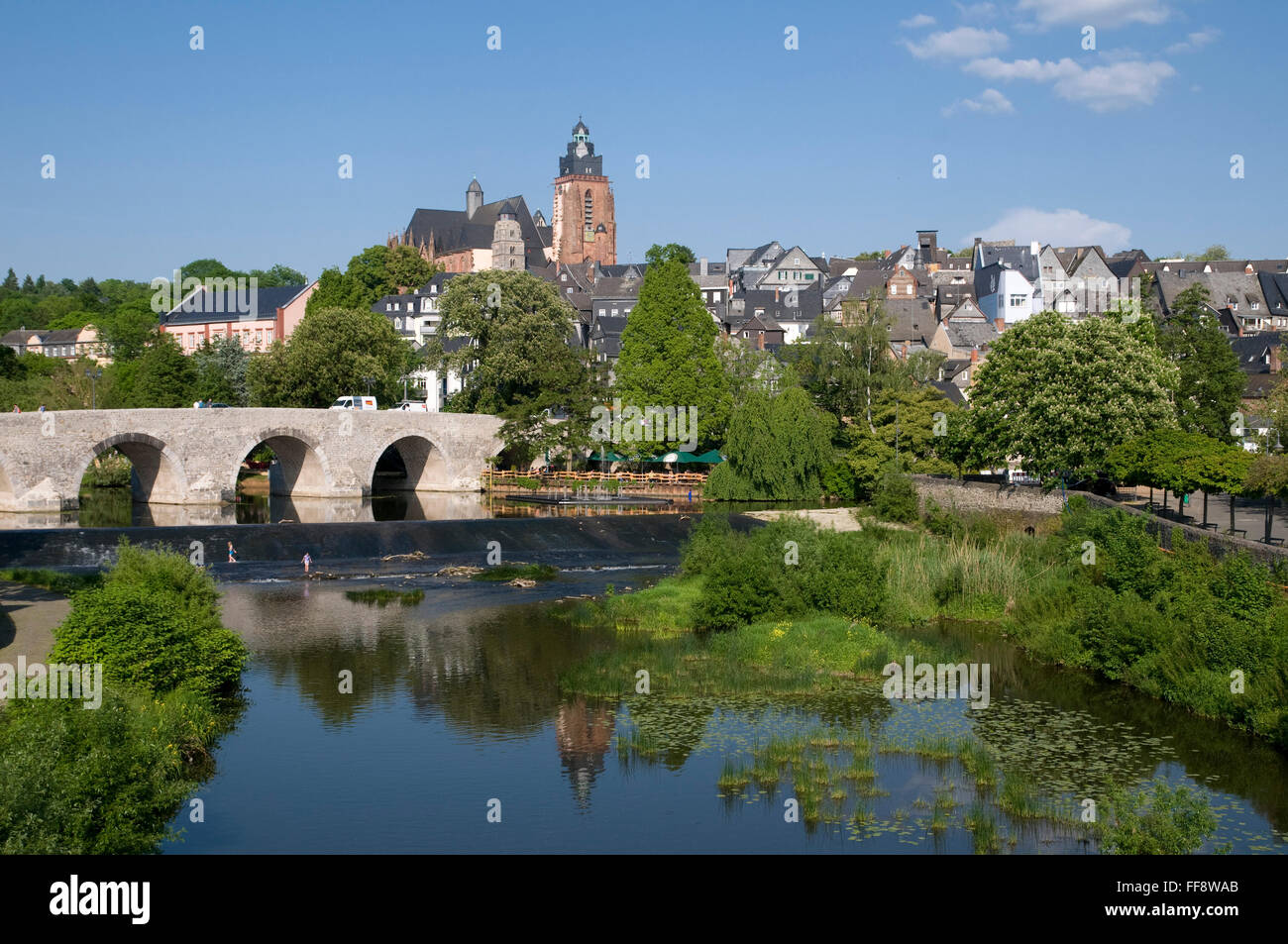 Alte Lahnbrücke über die Lahn, Altstadt von Wetzlar mit Dom, Hessen ...