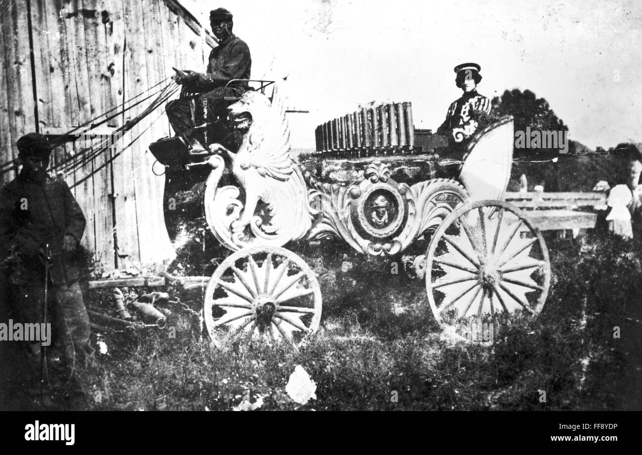 TRAVELLING CIRCUS CALLIOPE. /nThe Calliope player is Maybelle Stewart ...