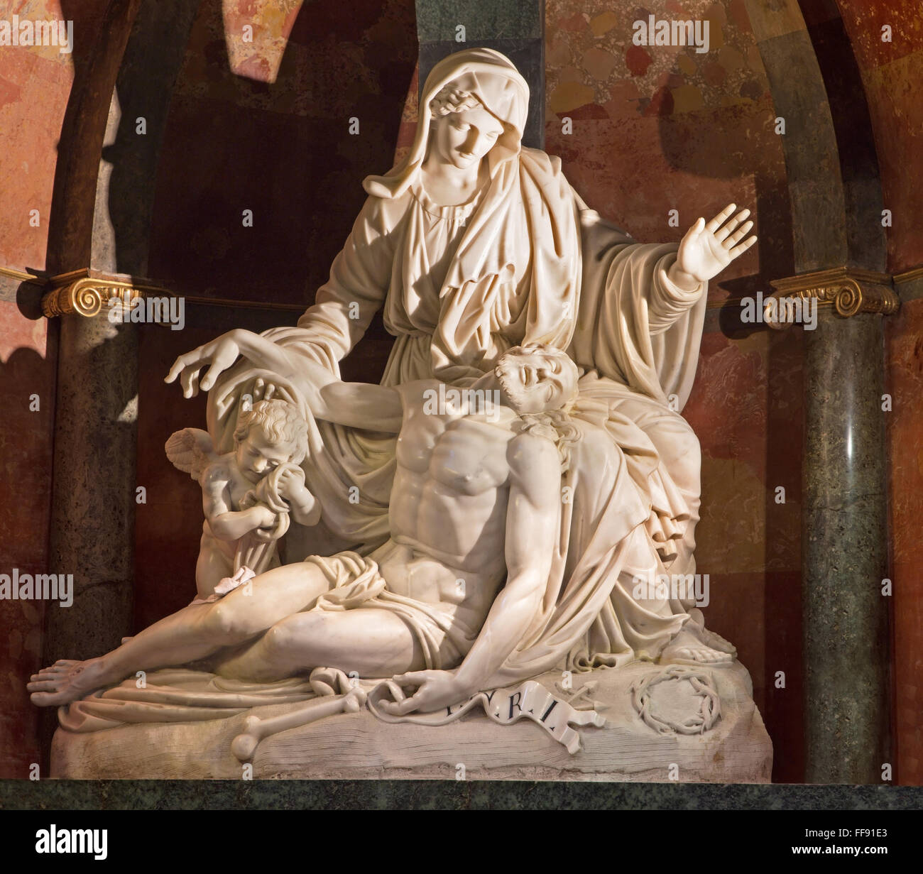 Christ in pieta hi-res stock photography and images - Alamy