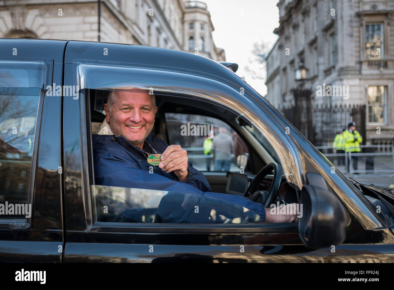 Thousands of London Black Cab drivers block roads in central London to ...