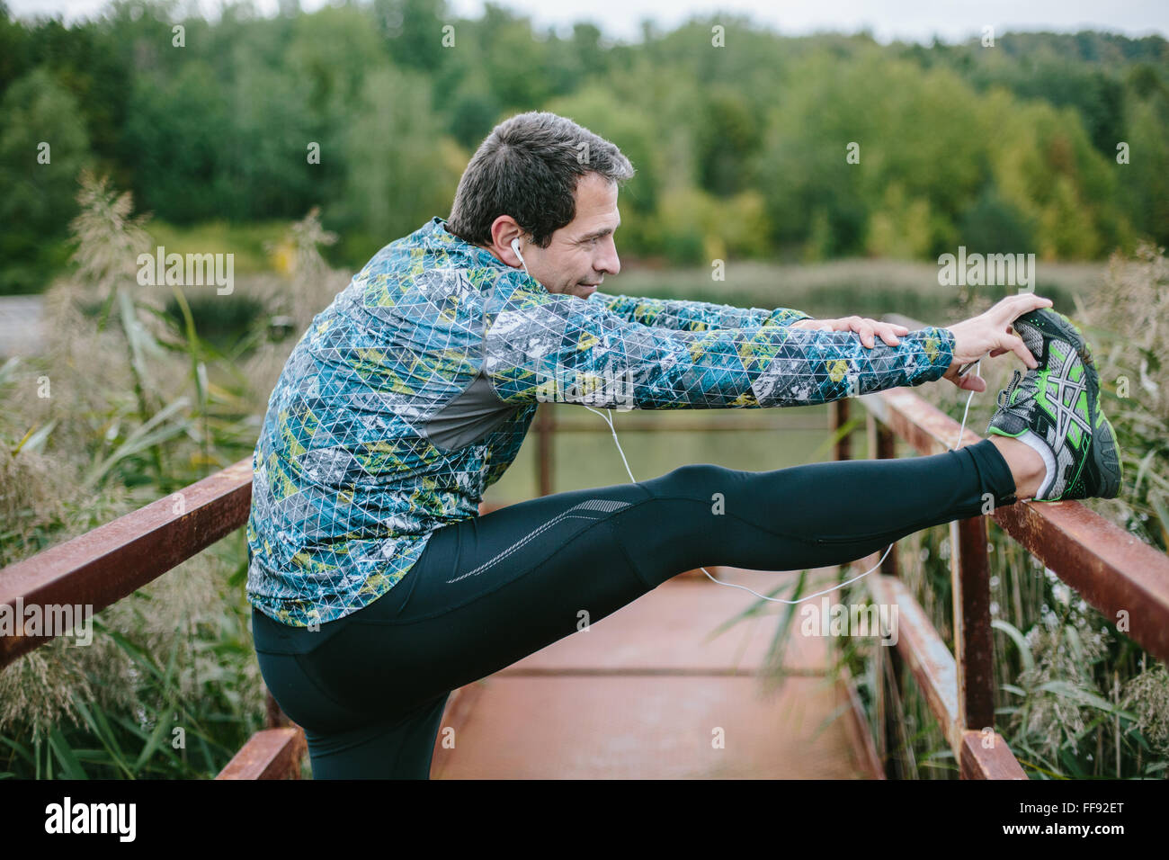 Bridge stretching hi-res stock photography and images - Alamy