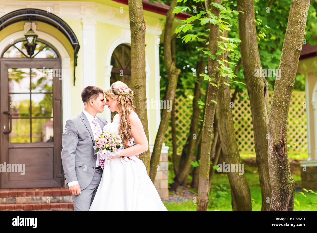 Bride and groom Stock Photo - Alamy