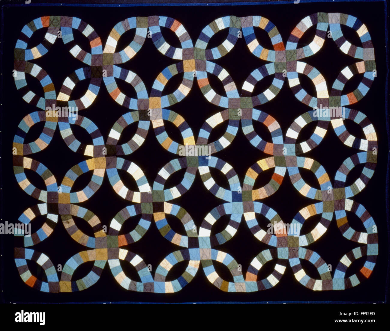 AMISH QUILT, c1920, /nwith double wedding ring pattern Stock Photo - Alamy