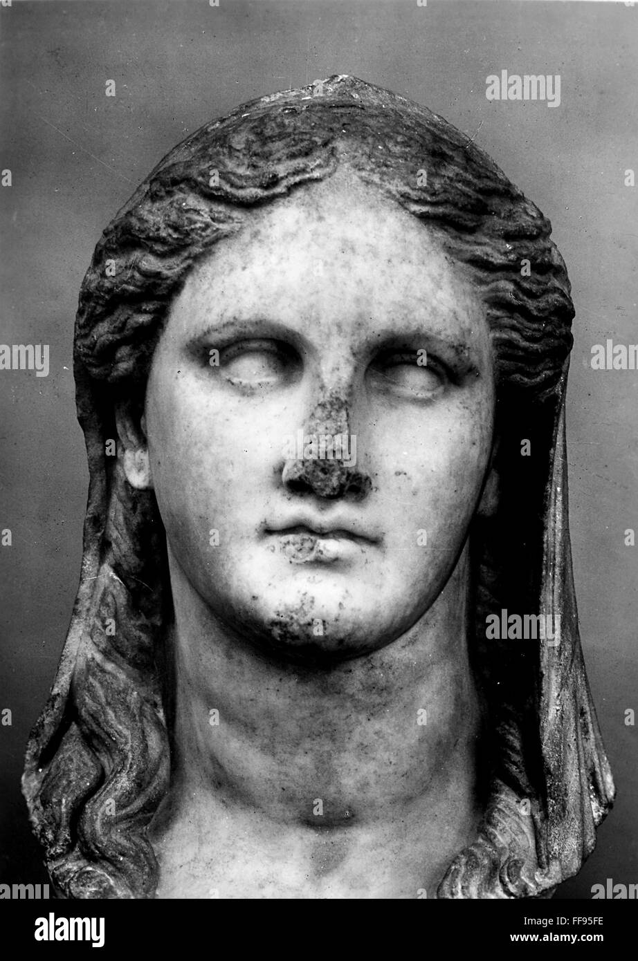 Demeter goddess sculpture Black and White Stock Photos & Images - Alamy