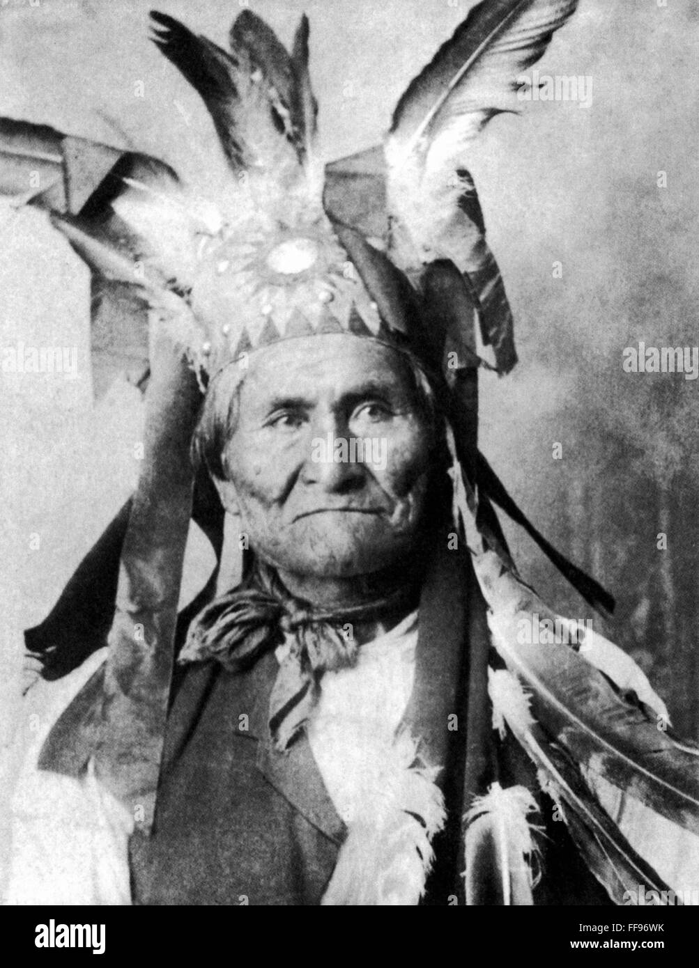 GERONIMO (1829-1909). /nAmerican Apache leader. Geronimo wearing Apache ... GERONIMO (1829-1909). /nAmerican Apache leader. Geronimo wearing Apache ...