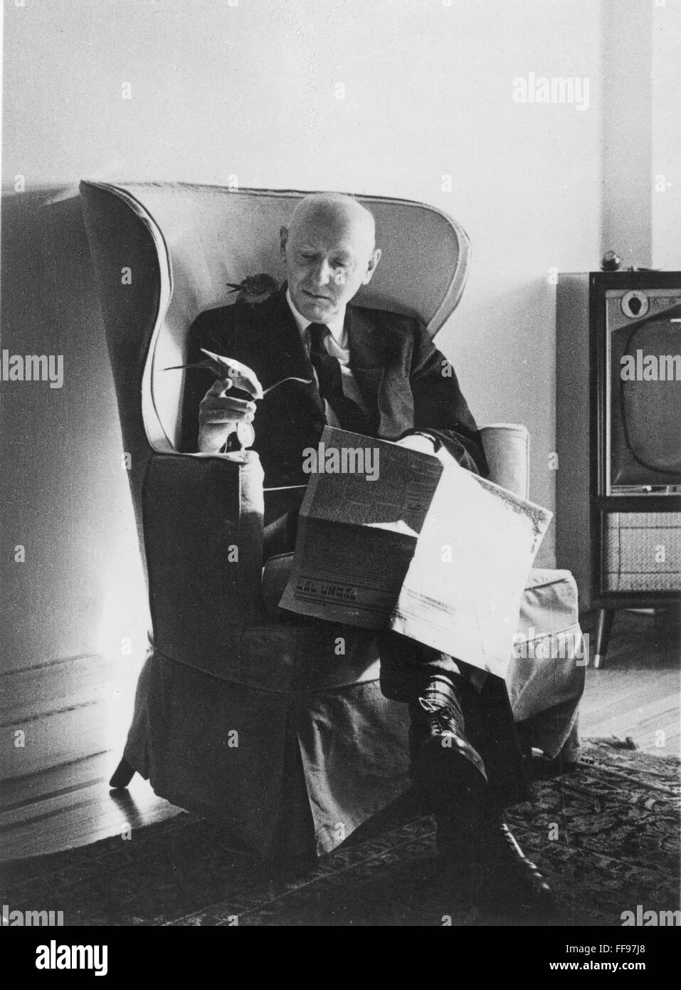 ISAAC BASHEVIS SINGER /n(1904-1991). American (Polish-born) writer ...