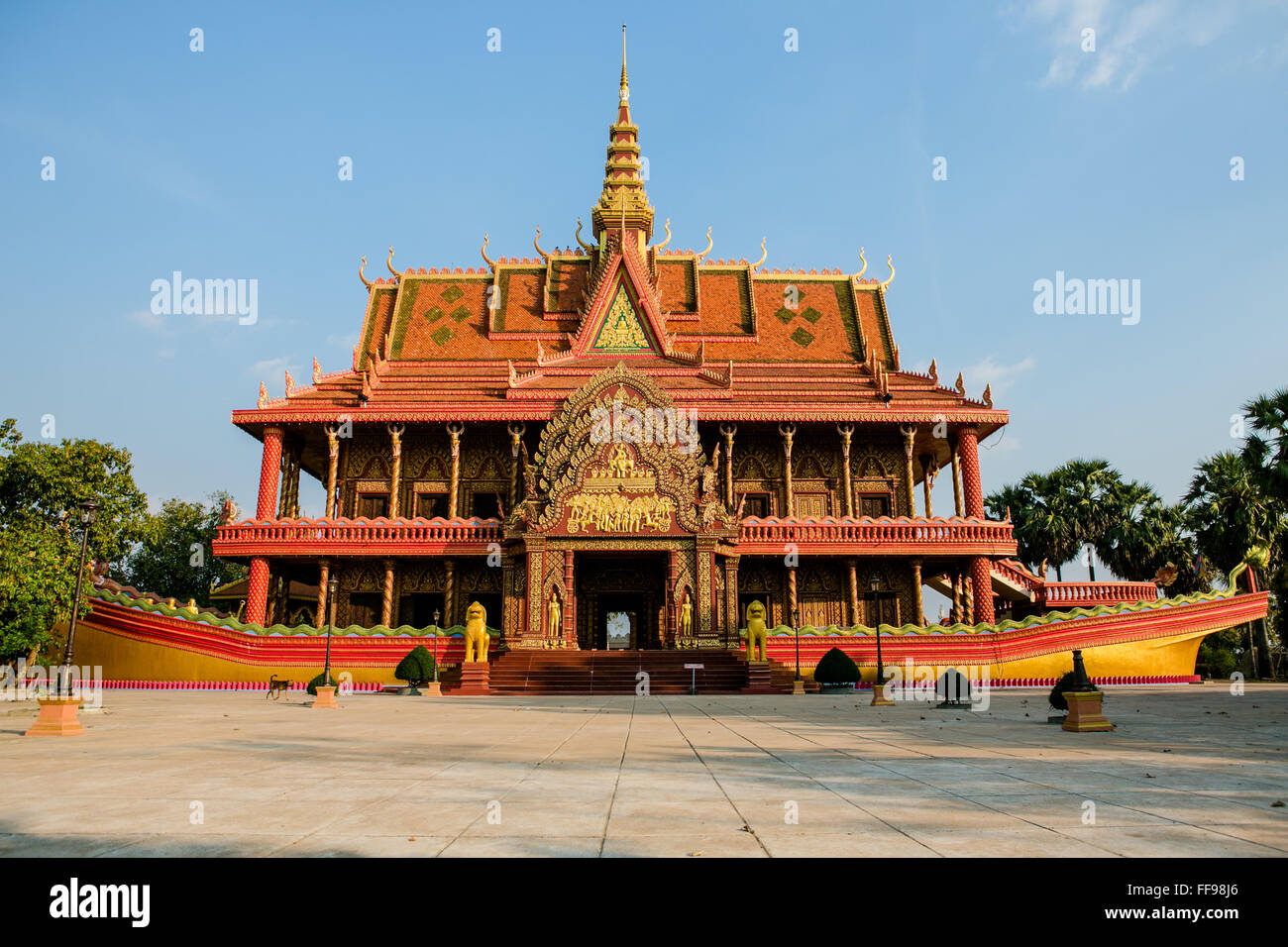 Gold and silver boat temple at kampong thom hi-res stock photography ...