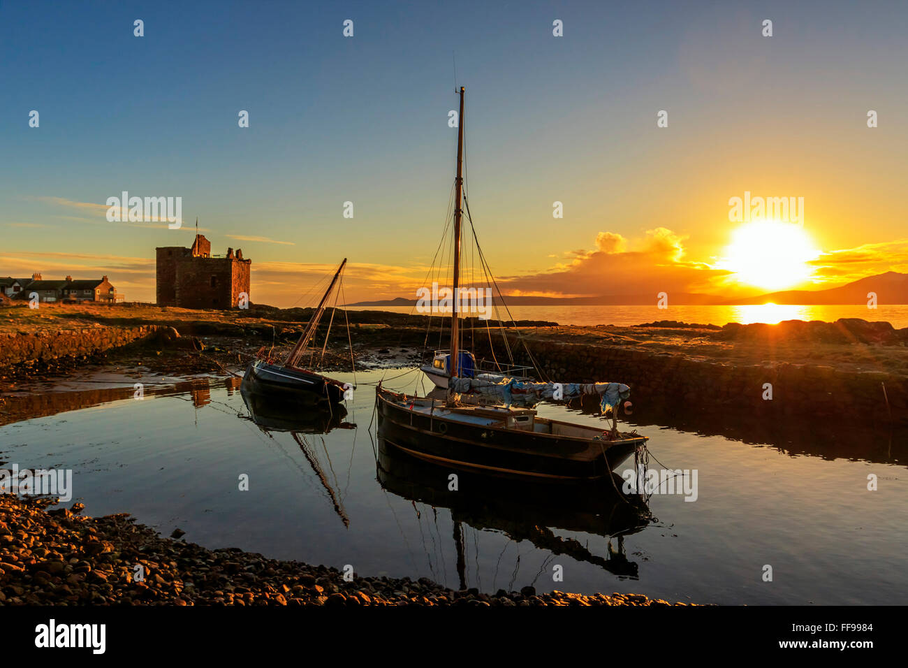 Portencross Castle, Firth of Clyde, UK. 11th February, 2016. After a ...