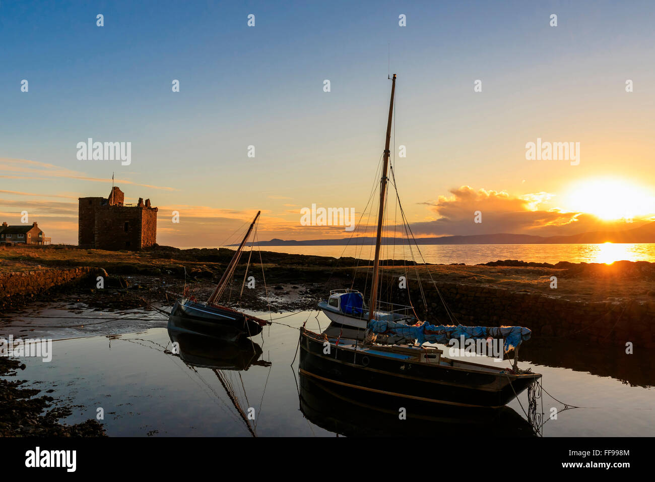 Portencross harbour hi-res stock photography and images - Alamy